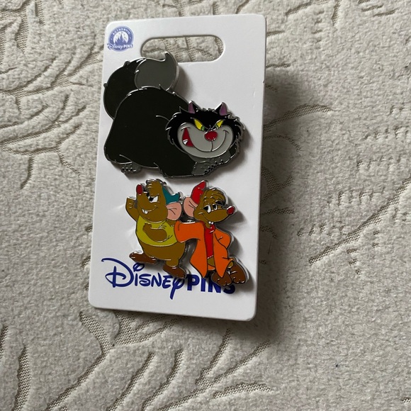 Disney | Jewelry | New 225 Disney Parks Oe Pin Cinderella Lucifer Gus ...